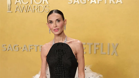 Demi Moore super flaca con piel de serpiente en los Actor Awards 2026